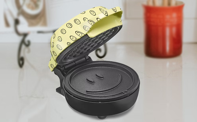 Bella Mini Waffle Maker $4.86 at Macy’s! | Free Stuff Finder