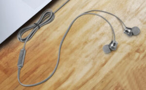 Lenovo Analog Earphones $5.99 at Amazon | Free Stuff Finder